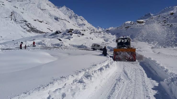 Snow point( Rohtang Pass) - Manali - Connecting Traveller