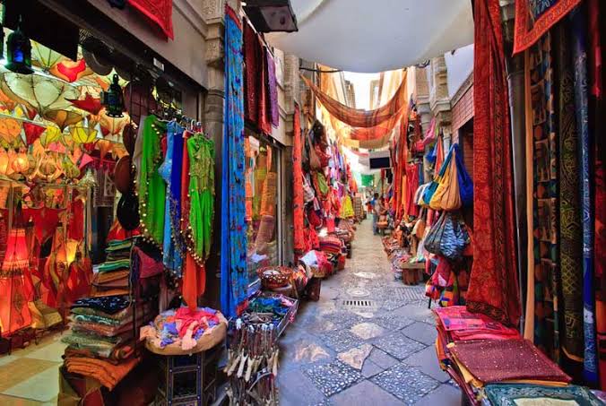 Tibetan kullu Market - Kullu - Connecting Traveller