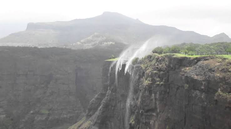 Reverse Waterfall - Lonavla - Connecting Traveller