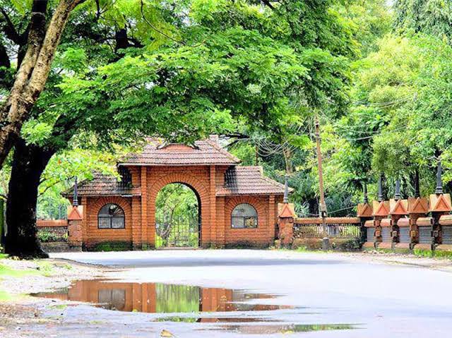 Mananchira Square - Kozhikode - Connecting Traveller